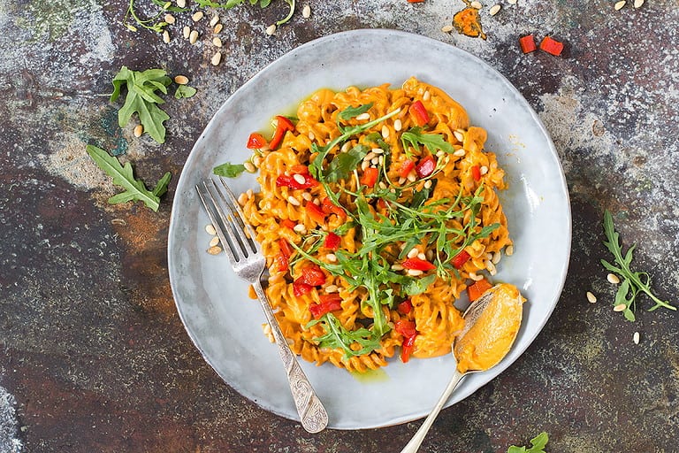 pasta with creamy roasted capsicum sauce recipe | Jessica Cox